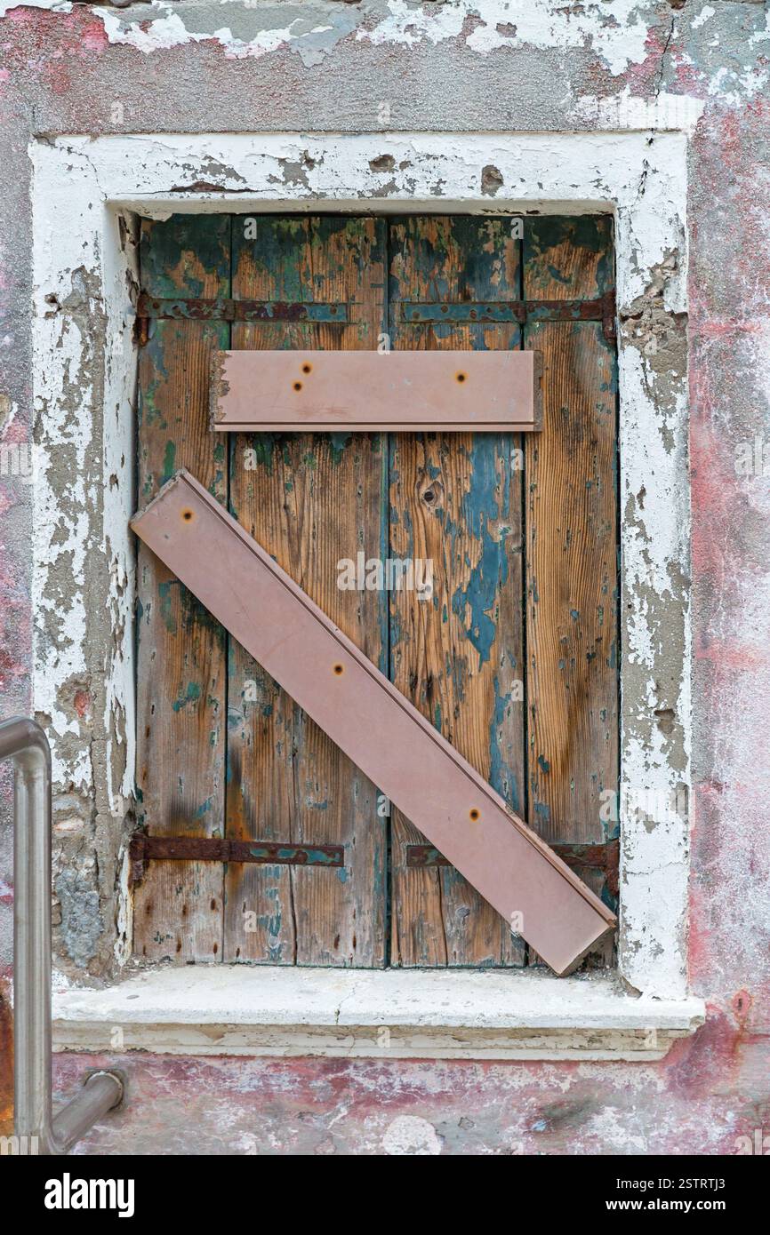 Weather boarded hi-res stock photography and images - Alamy