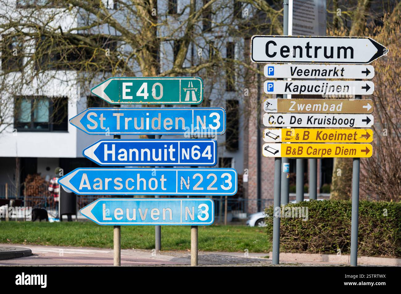 Traffic direction signs to the main cities in Tienen, Flemish Brabant ...