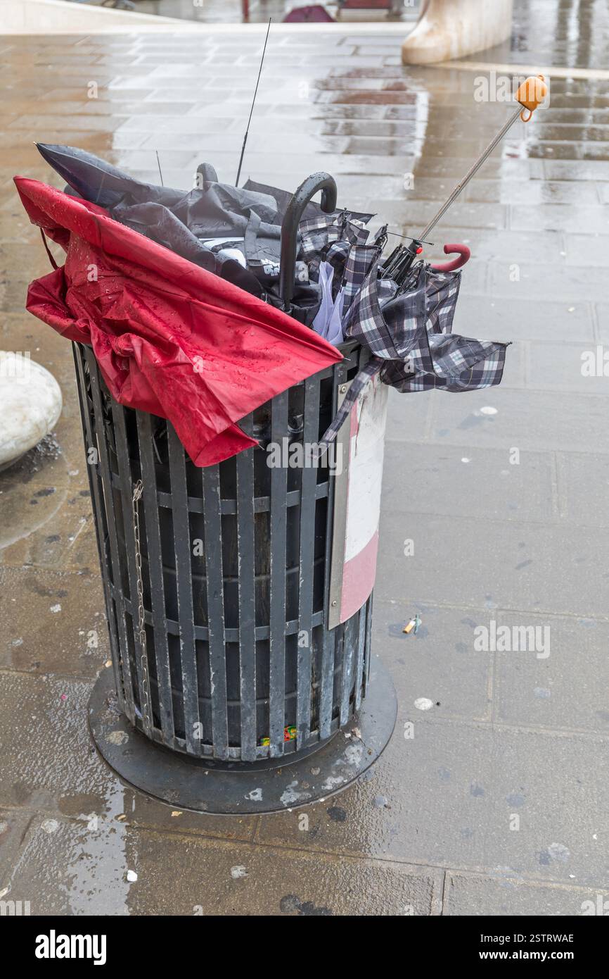 Trash garbage broken umbrella hi-res stock photography and images - Alamy