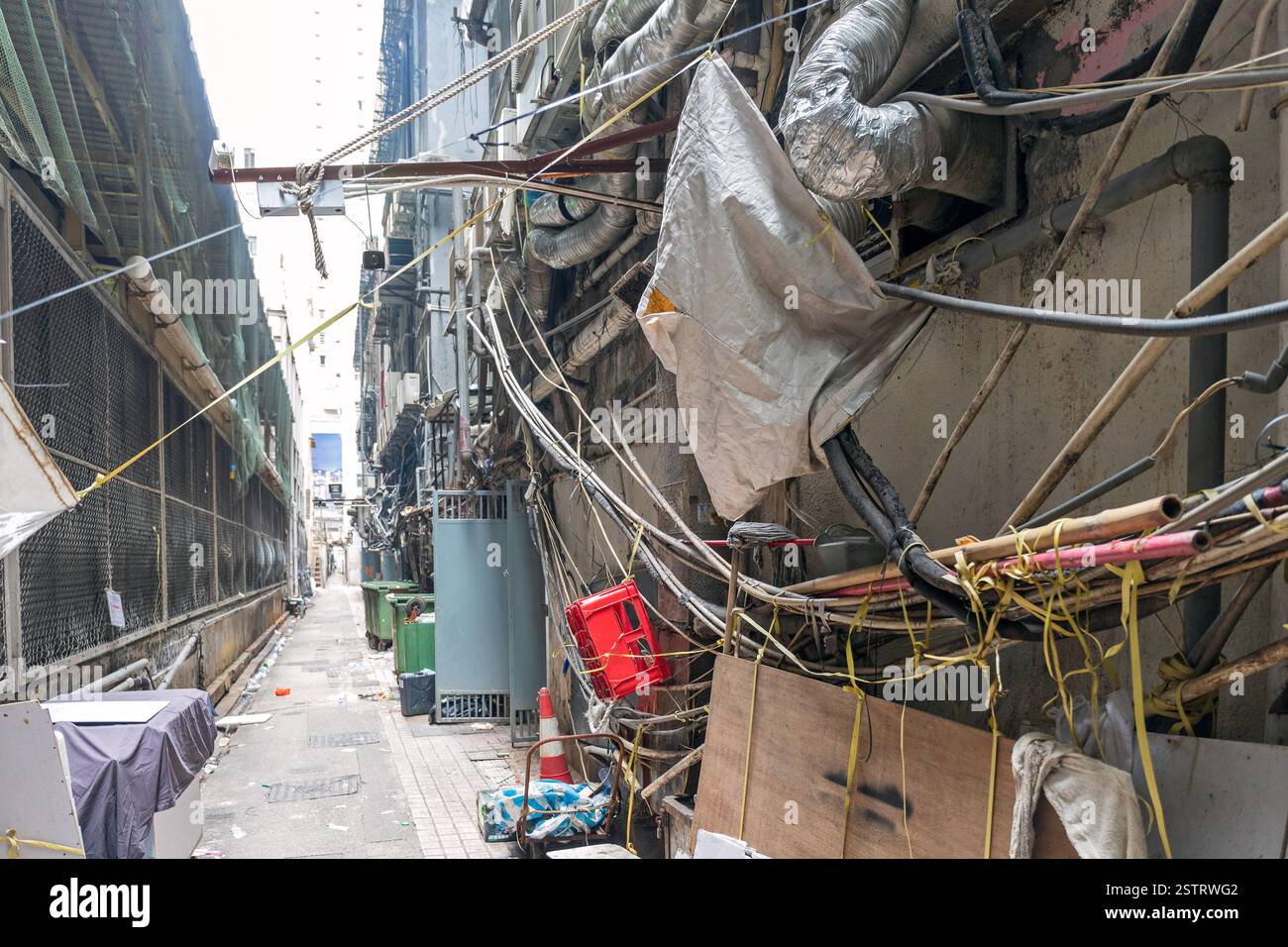 Electric cables and wires chaos mess in back alley hi-res stock photography and images - Alamy