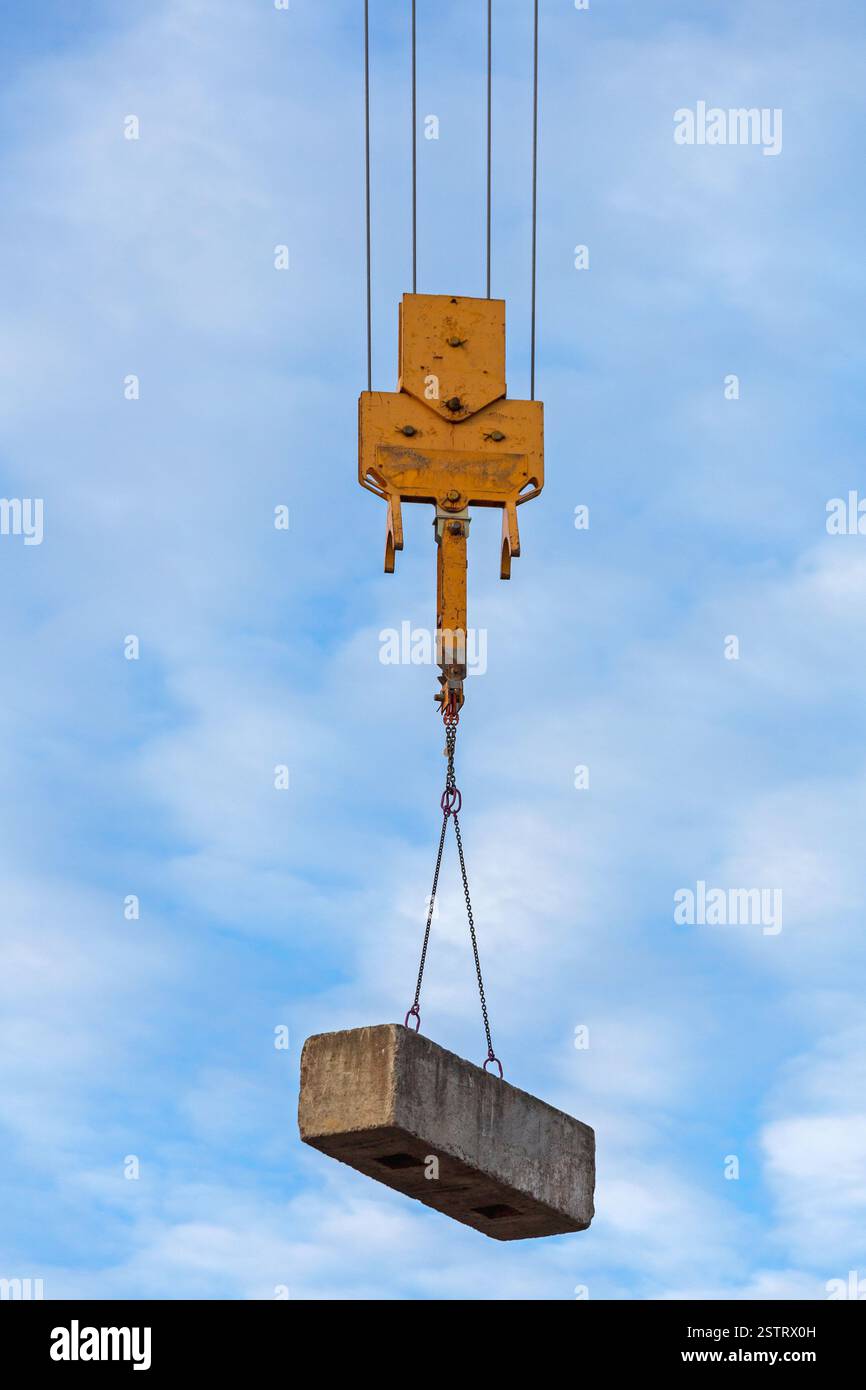 Crane lifting block hi-res stock photography and images - Alamy