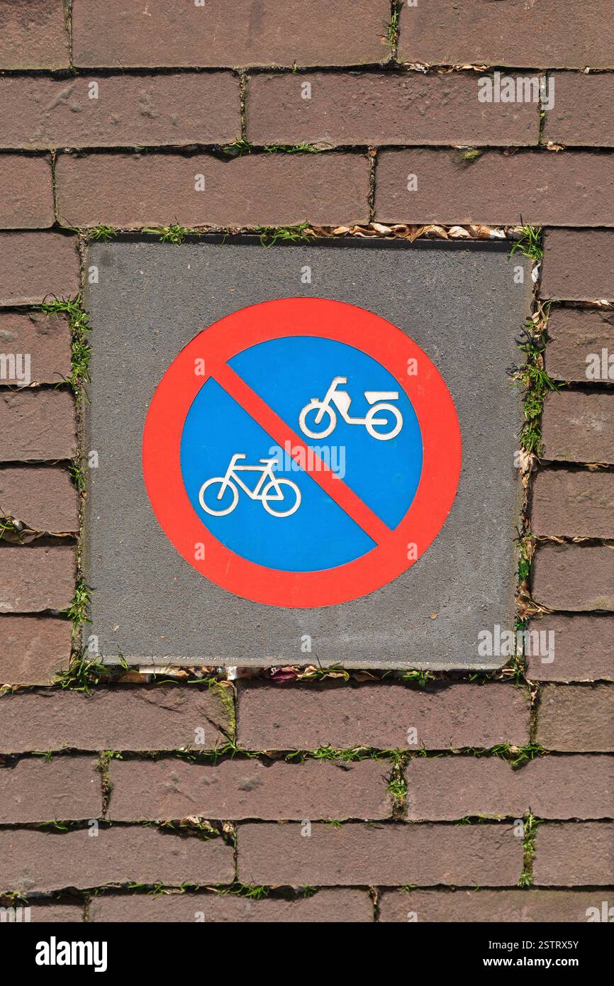 No Bicycles and Scooters Warning Sign Stock Photo - Alamy
