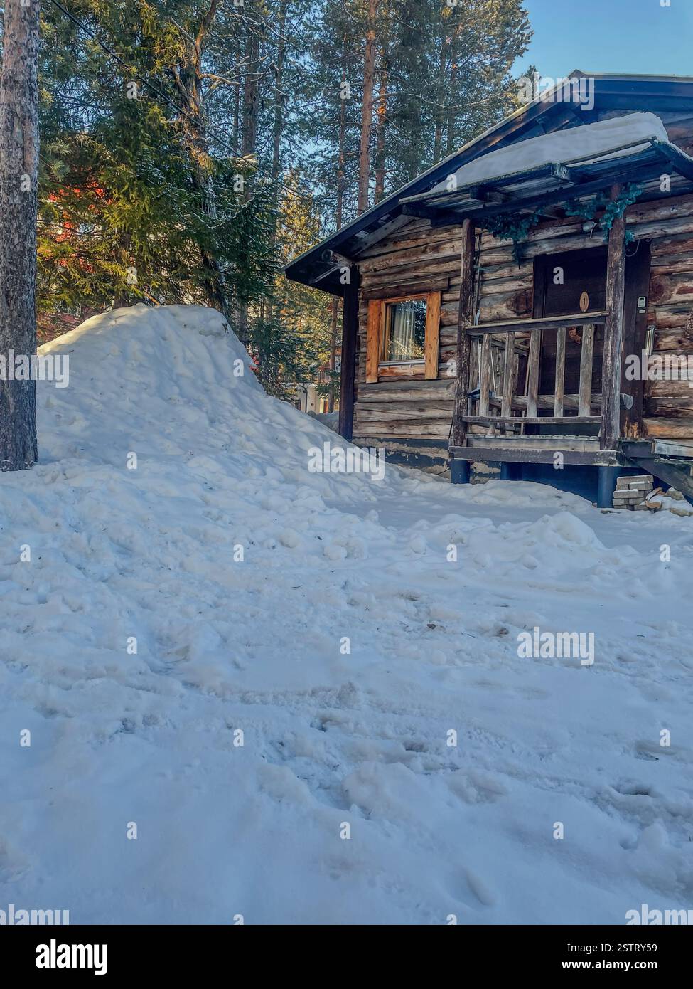 A log cabin in Levi in Finnish Lapland Stock Photo - Alamy