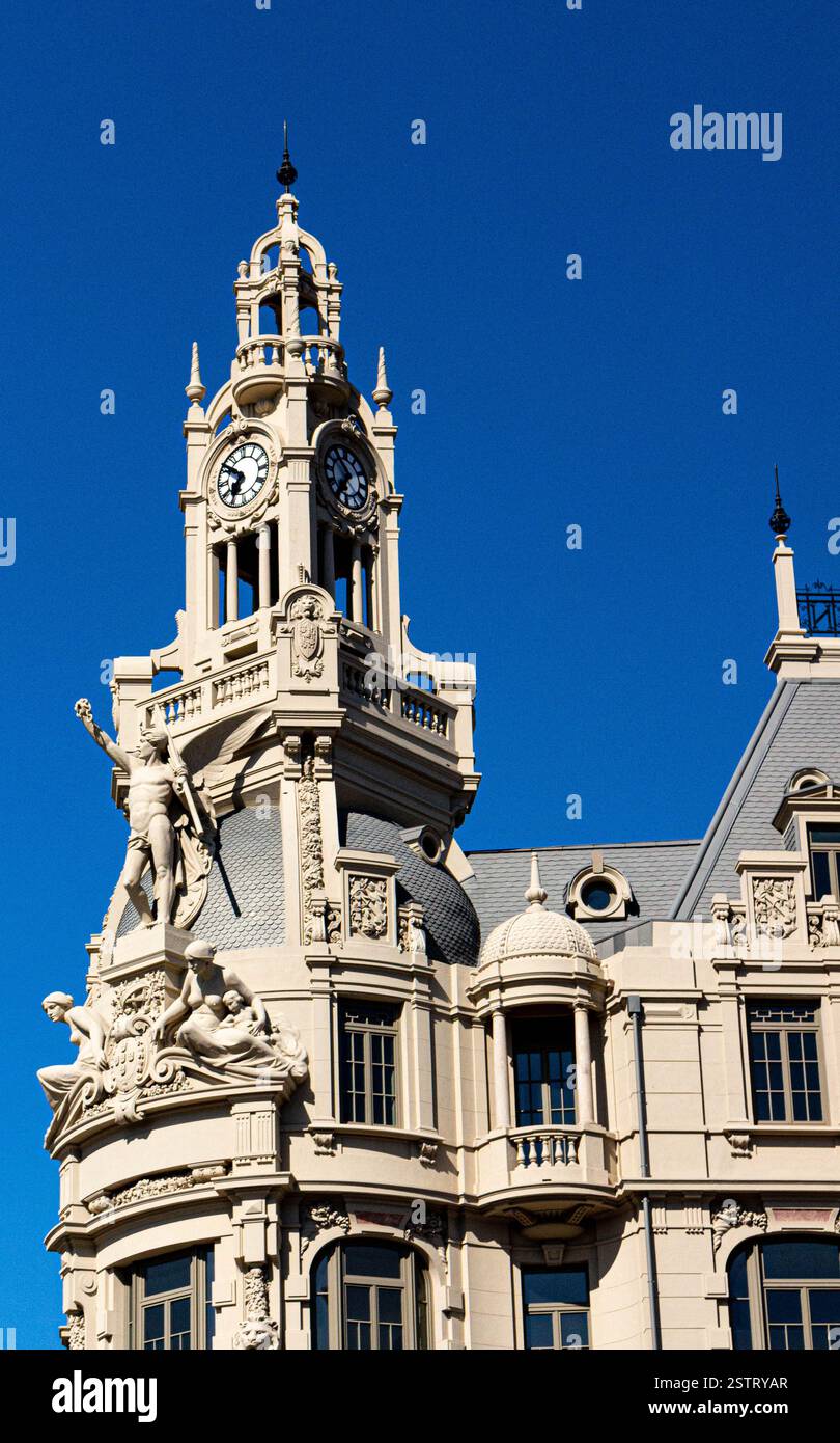Iconic gothic details hi-res stock photography and images - Alamy