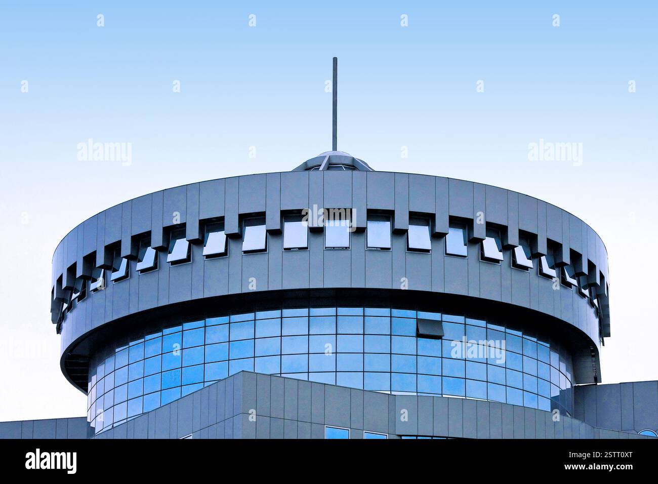 Exterior of modern oval building penthouse top hi-res stock photography ...