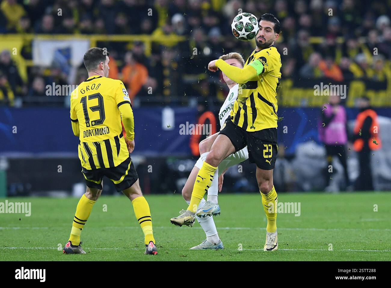 Dortmund, Germany. 19th Feb, 2025. Fussball Champions League Play-off Borussia Dortmund ...
