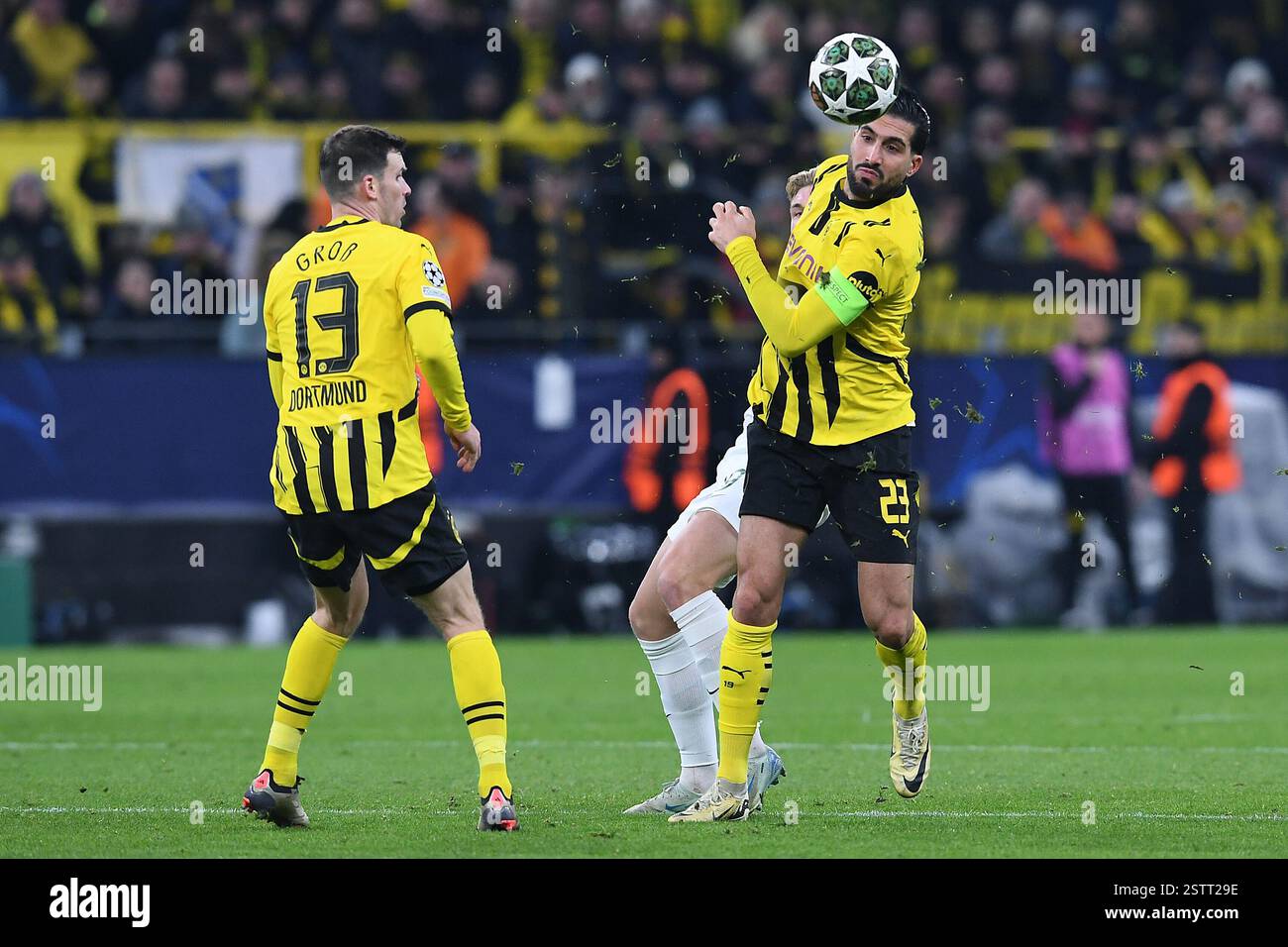 Dortmund, Germany. 19th Feb, 2025. Fussball Champions League Play-off Borussia Dortmund ...