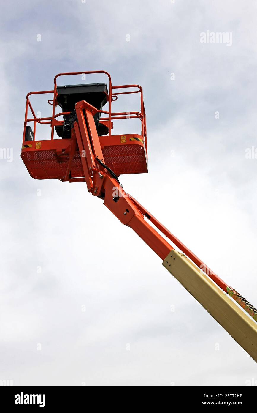 Platform crane hi-res stock photography and images - Alamy