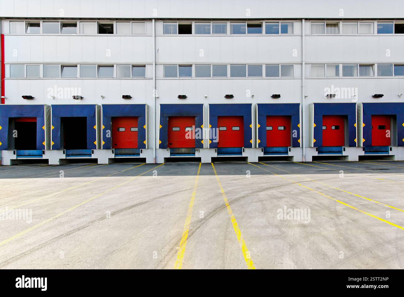 Loading dock doors Stock Photo - Alamy