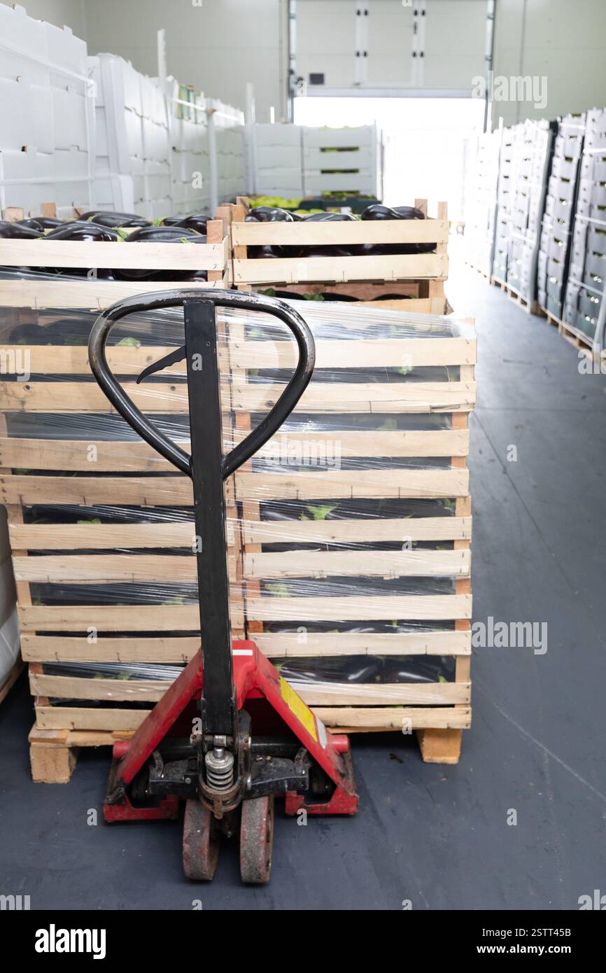 Pallet crates hi-res stock photography and images - Alamy