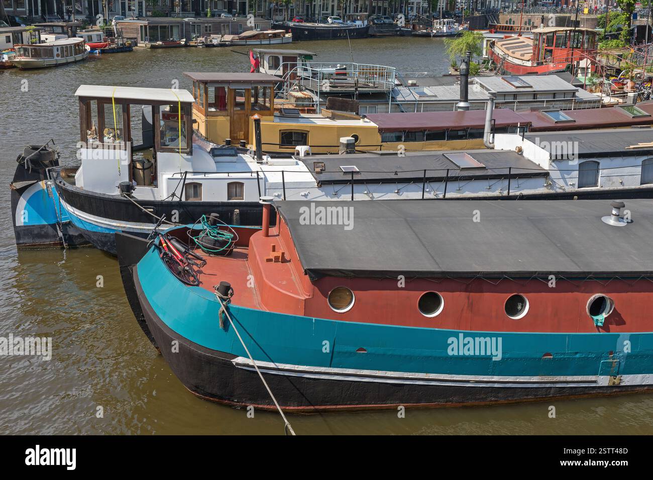 Many traditional boats floating hi-res stock photography and images - Alamy