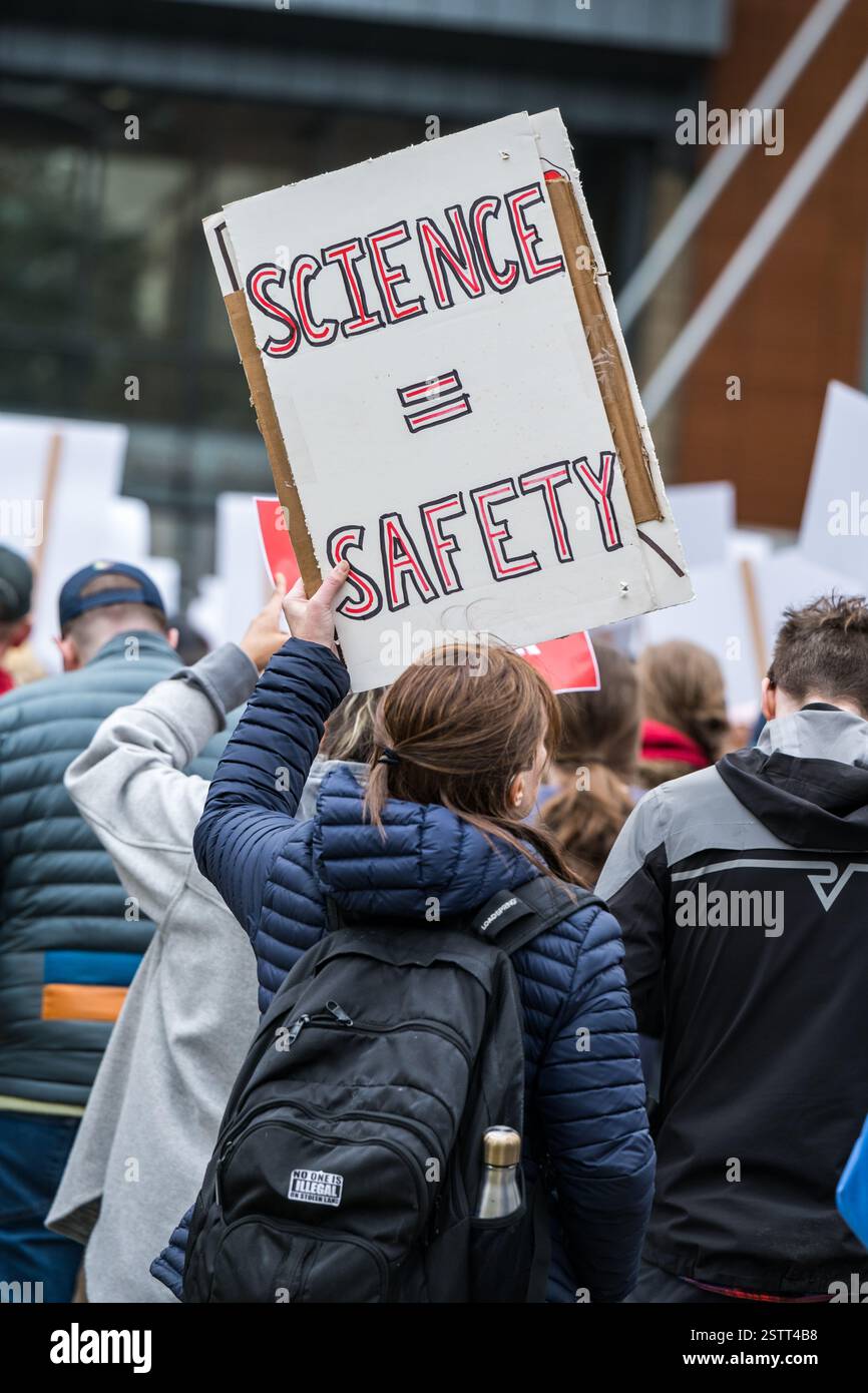 Seattle, USA. 19th Feb 2025. Over 500 people picketing at University of ...