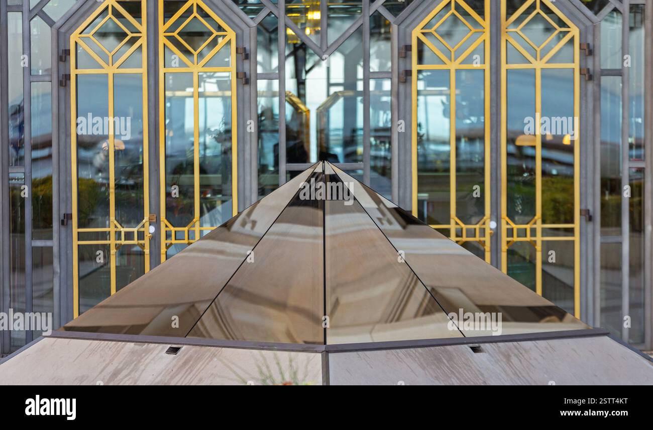 Diamond Shape Structure Stock Photo - Alamy