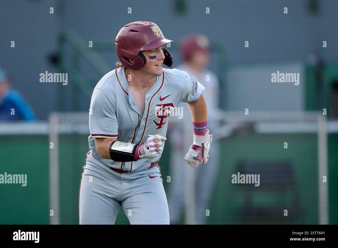 Florida State Seminoles Cal Fisher (4) runs to first base during an ...