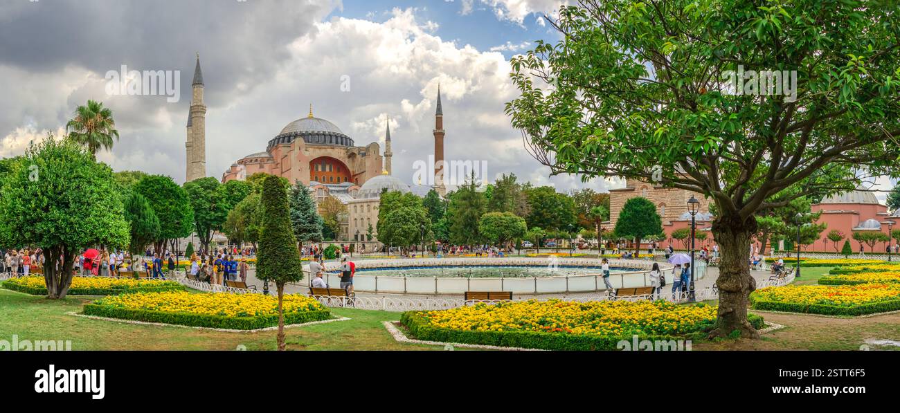 The Sultan Ahmad Maydan in Istanbul, Turkey Stock Photo - Alamy
