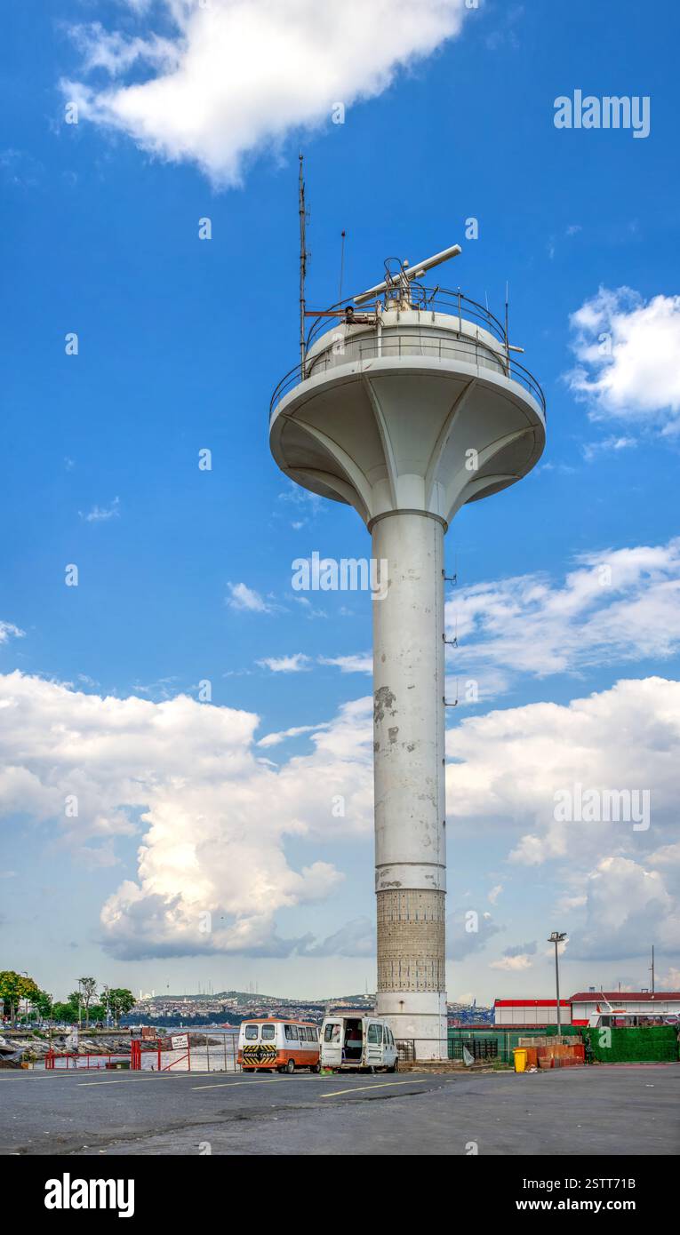 The embankment of Bosphorus in Istanbul, Turkey Stock Photo - Alamy