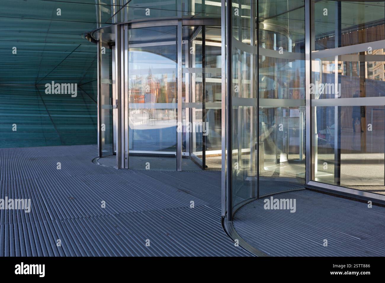 Automatic Revolving Entrance Stock Photo - Alamy