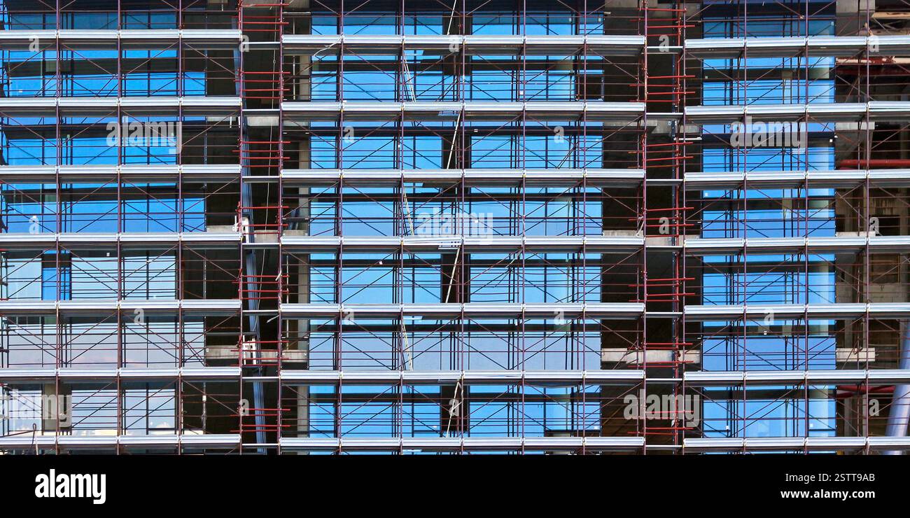Metal scaffolds hi-res stock photography and images - Alamy