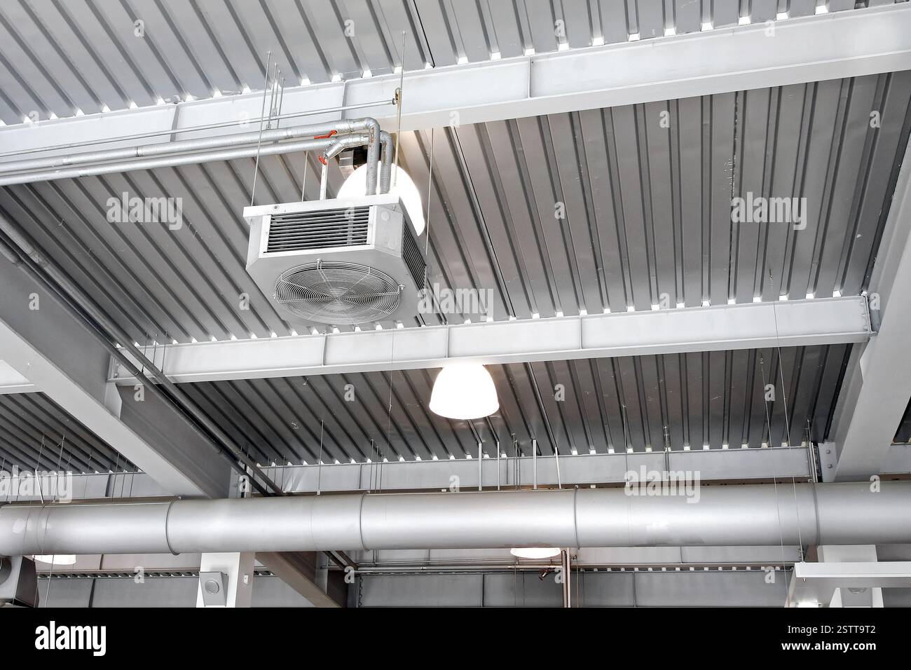 Industrial ventilation ceiling hi-res stock photography and images - Alamy