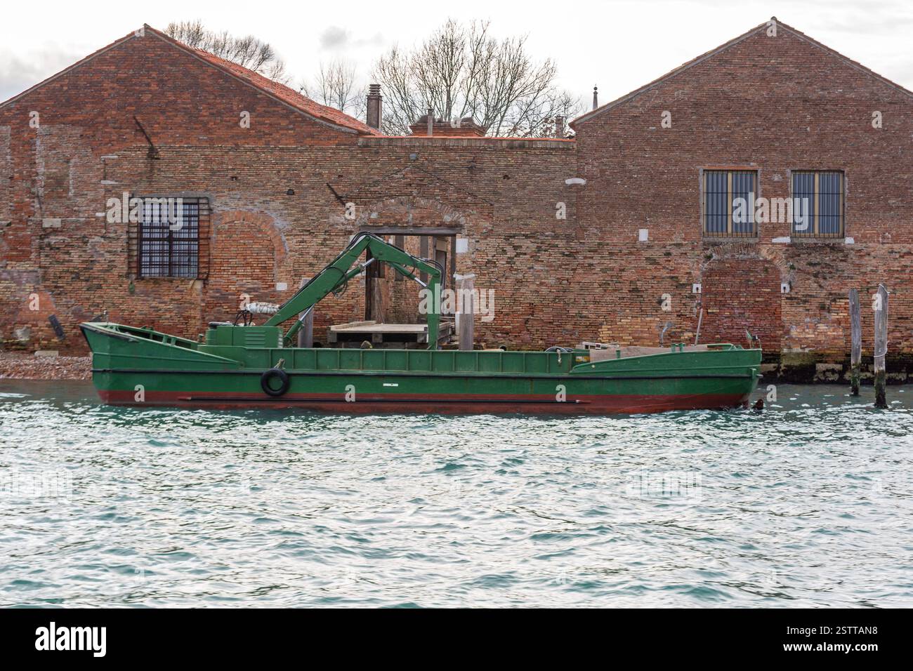 Crane Barge Boat Stock Photo - Alamy