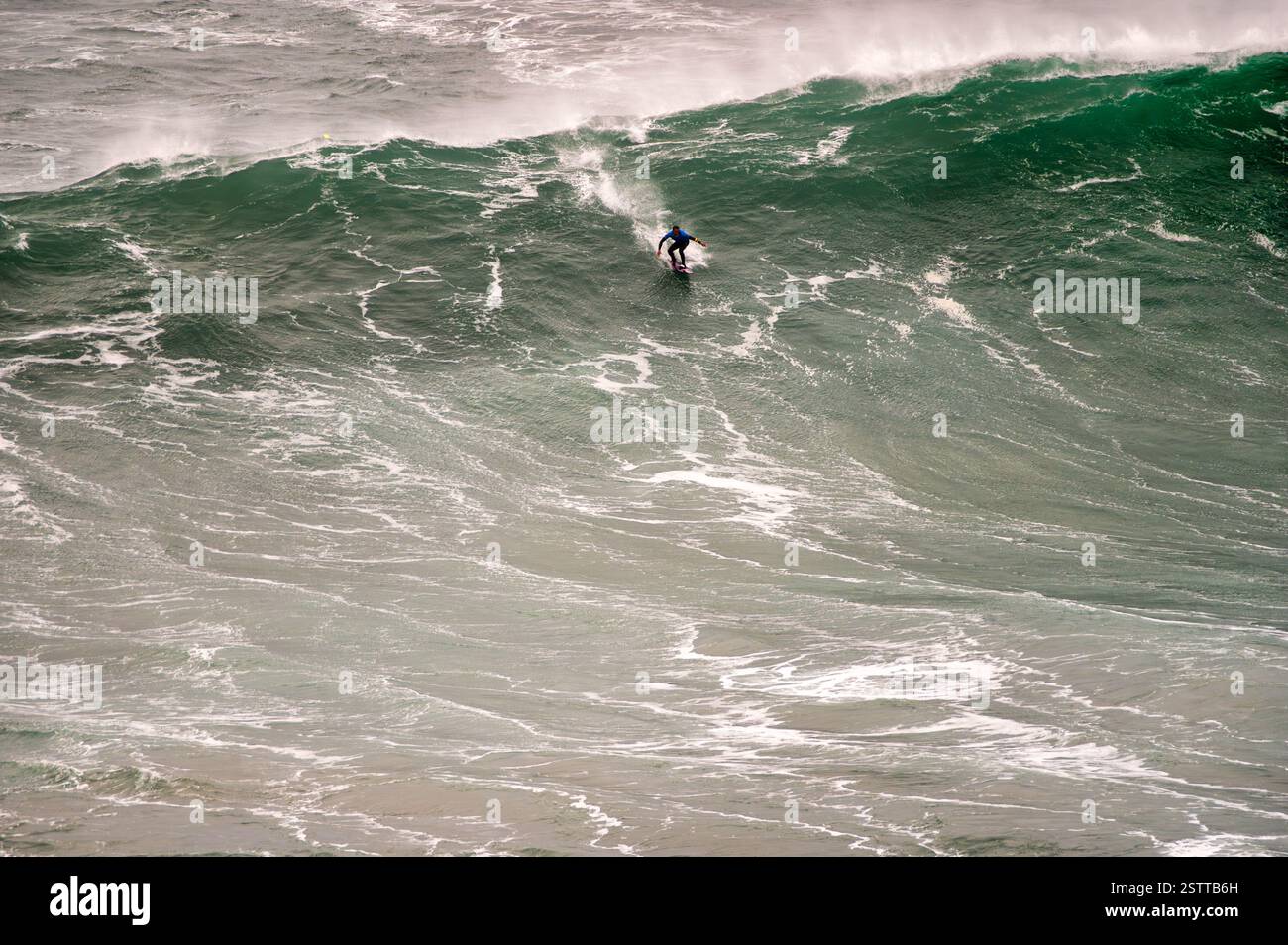 Kay Lenny (Hawai) Tudor Nazare Big Wave Challenge 2024/2025 in Norte ...
