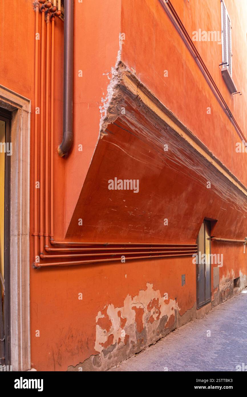 House exterior damage hi-res stock photography and images - Alamy