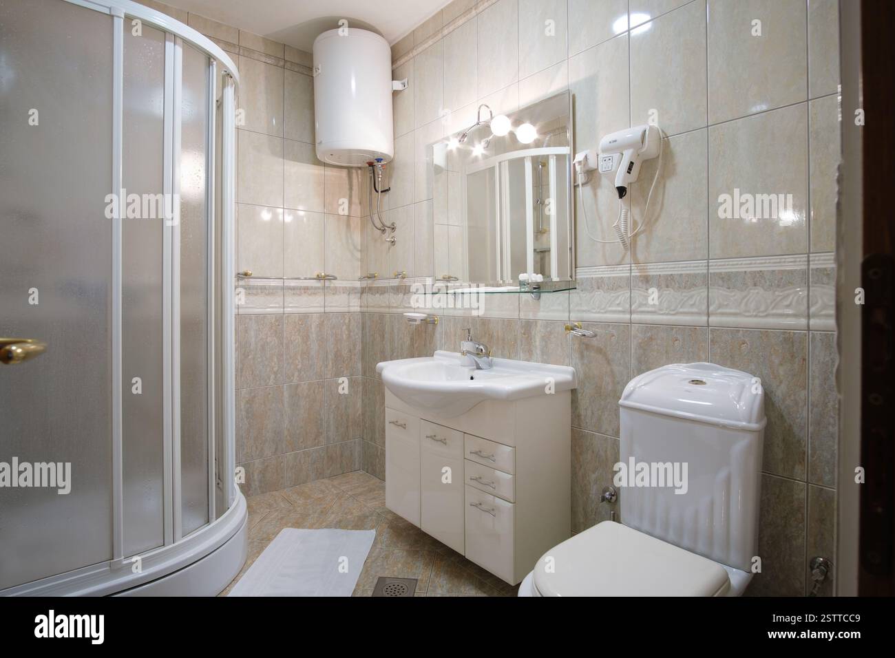Clean well maintained bathroom hi-res stock photography and images - Alamy