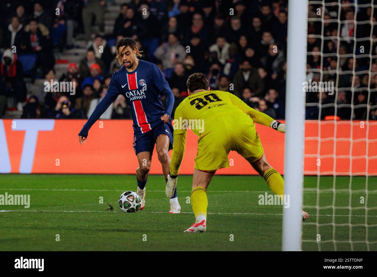 Paris, France. 19th Feb, 2025. Bradley Barcola (Paris Saint-Germain 29 ...