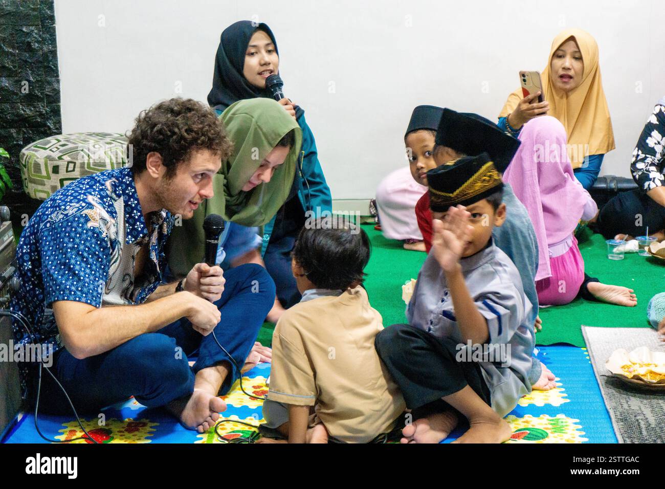 Gathering with orphans and foreigners (Italian and Palestinian) in ...