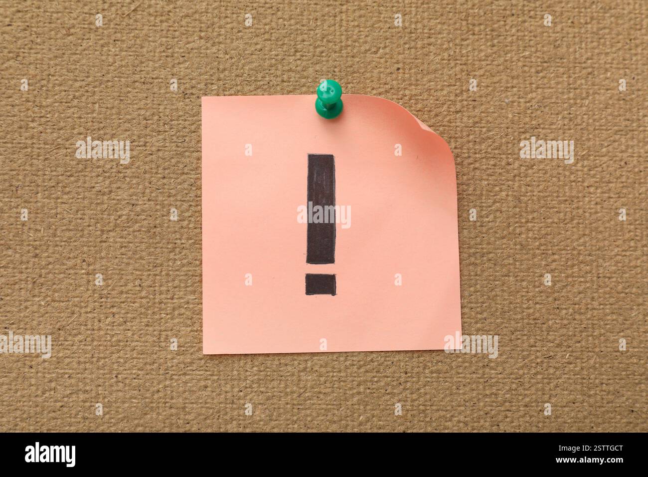 Pink sticky note with exclamation mark pinned on board Stock Photo - Alamy