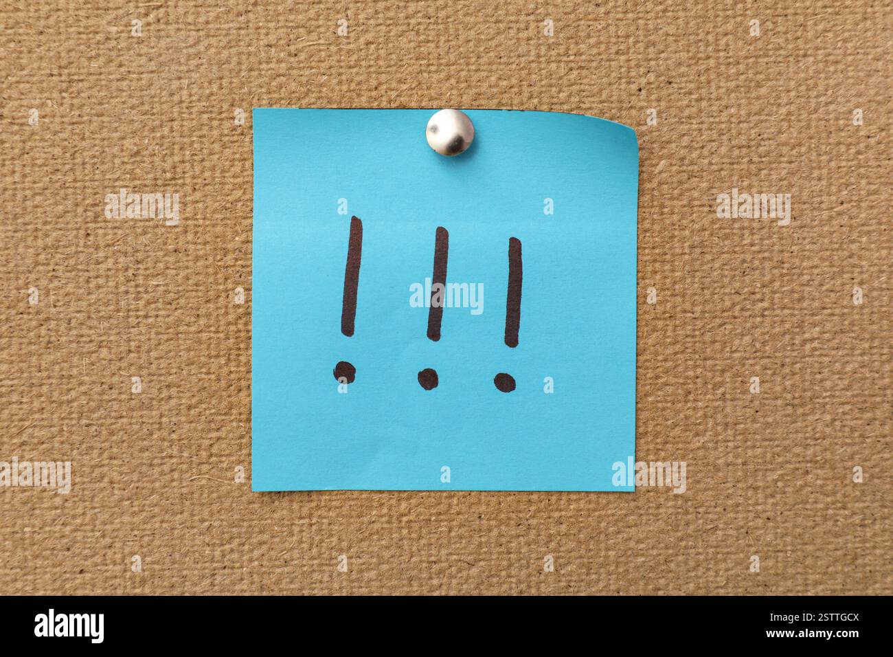 Sticky note with exclamation marks pinned on board Stock Photo - Alamy