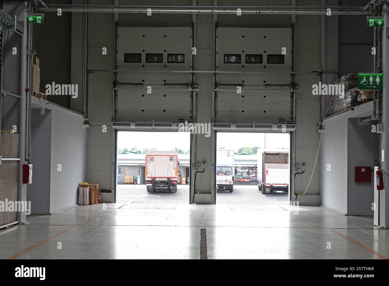 Loading cargo doors in distribution warehouse hi-res stock photography ...