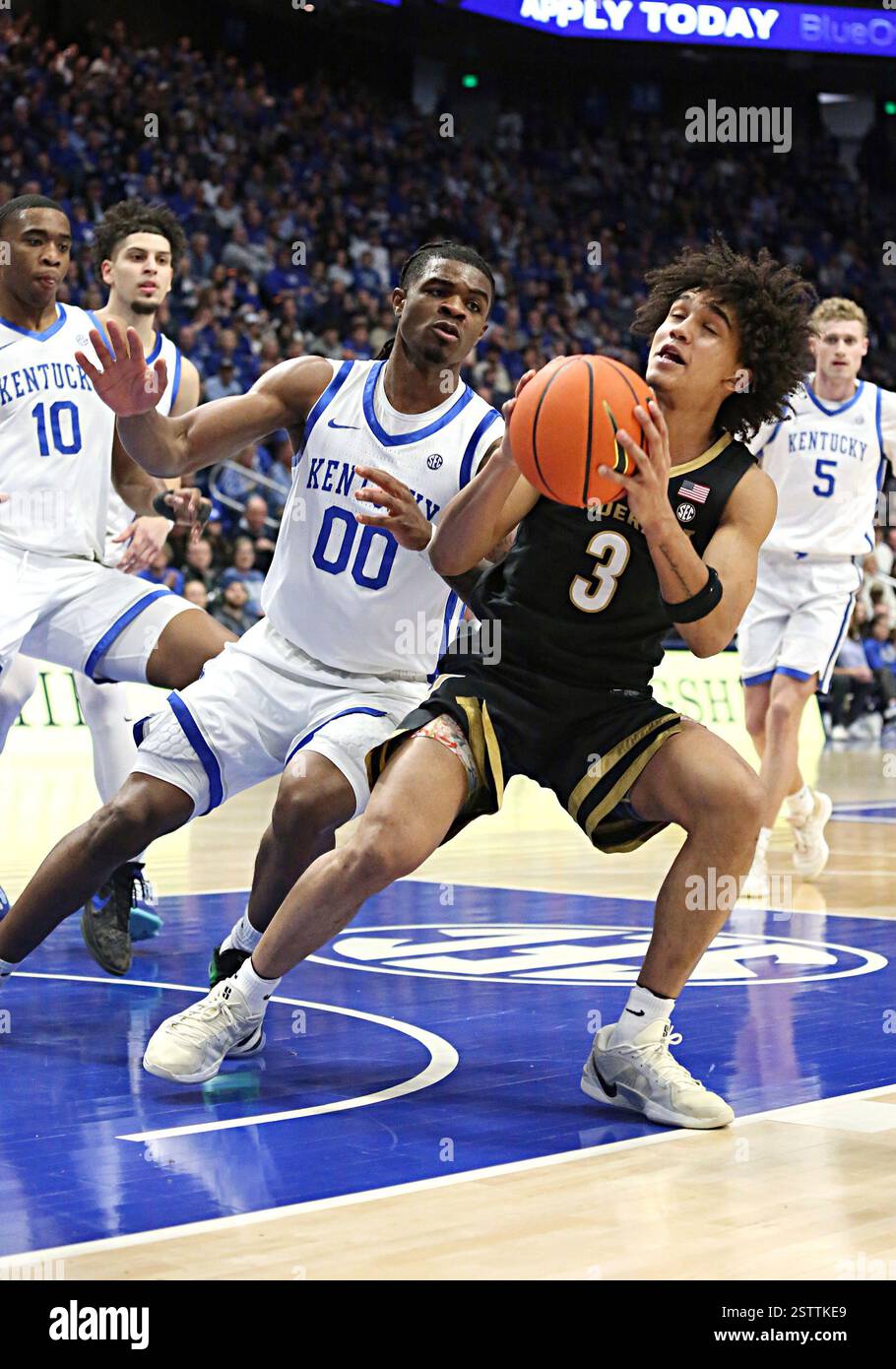 LEXINGTON, KY - FEBRUARY 19 - Kentucky Wildcats guard Otega Oweh (00 ...