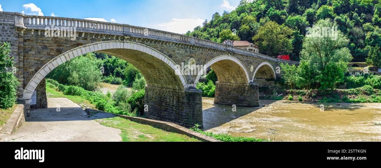 Bridge over the Yantra River near Veliko Tarnovo Fortress, Bulgaria ...