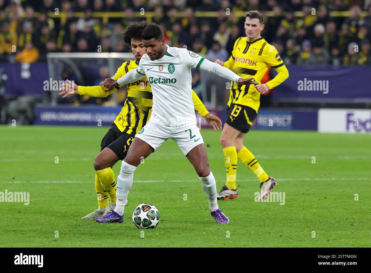 Dortmund, Germany. 19th Feb, 2025. Karim Adeyemi(L) of Borussia Dortmund vies with Matheus Reis ...