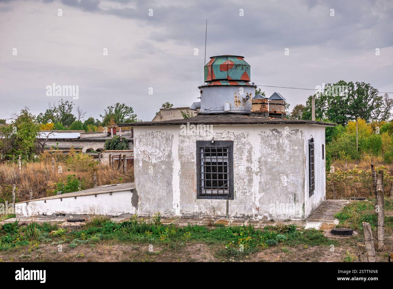 Camouflaged military bunker in Ukraine Stock Photo - Alamy