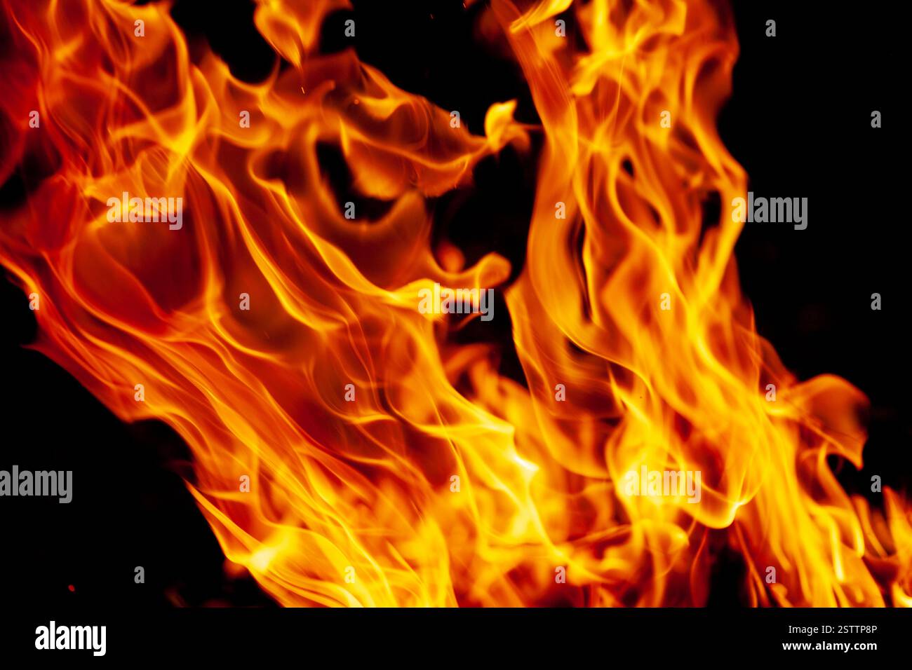 Raging fire flames smoke hi-res stock photography and images - Alamy