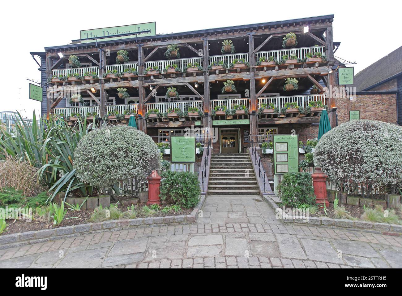 Dickens Inn London Stock Photo - Alamy
