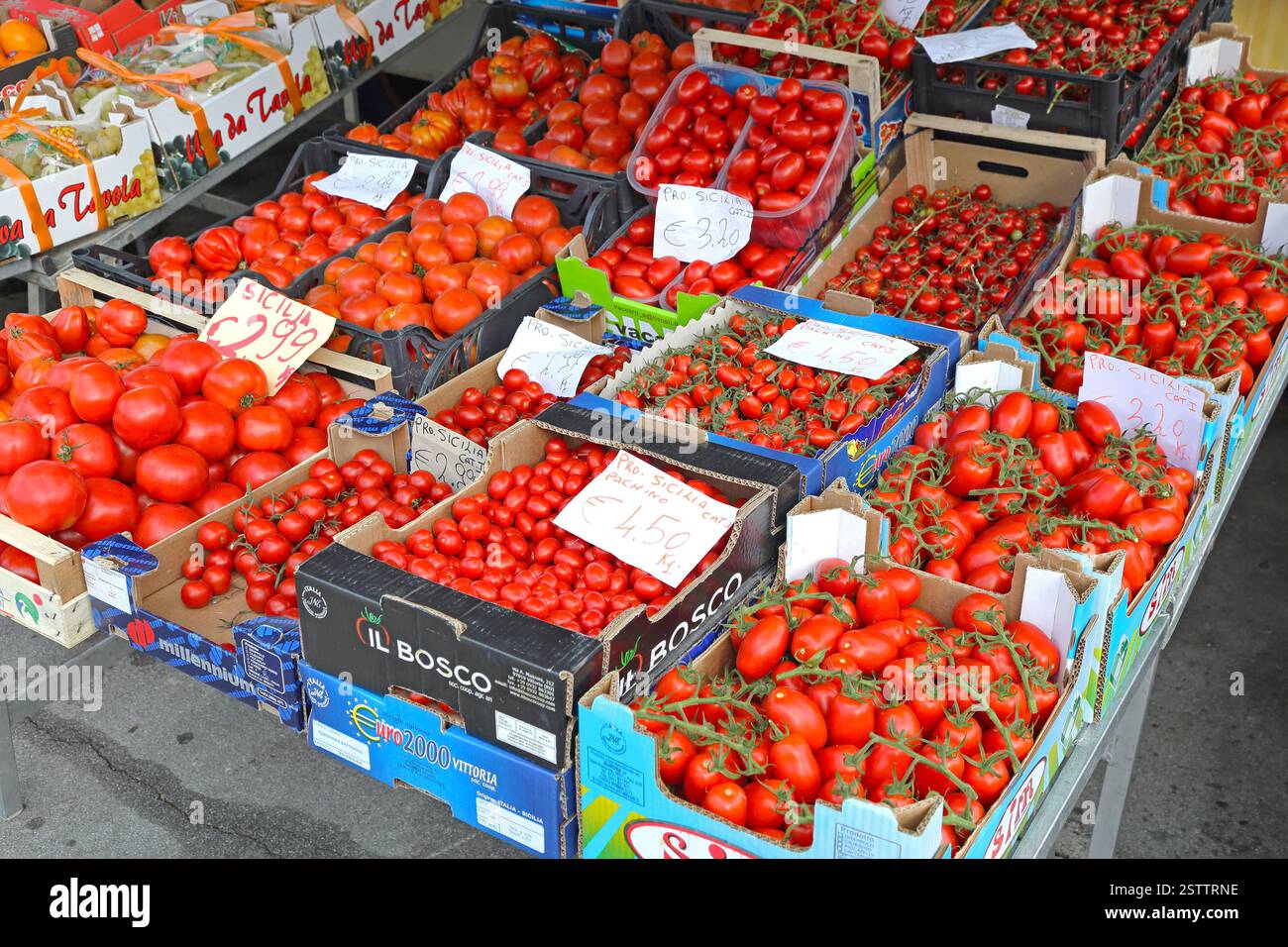 Fresh italian tomato selection at market stall in trieste hi-res stock ...