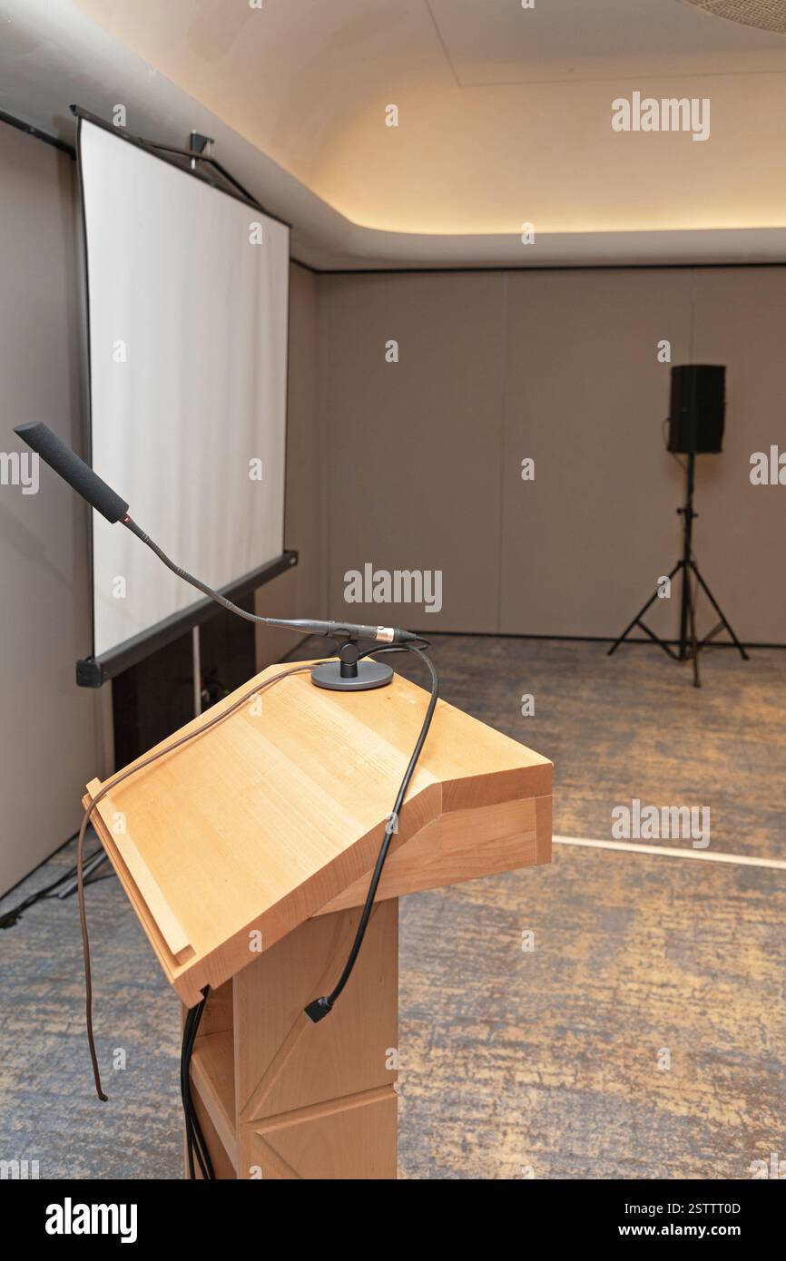 Podium speaker screen hi-res stock photography and images - Alamy
