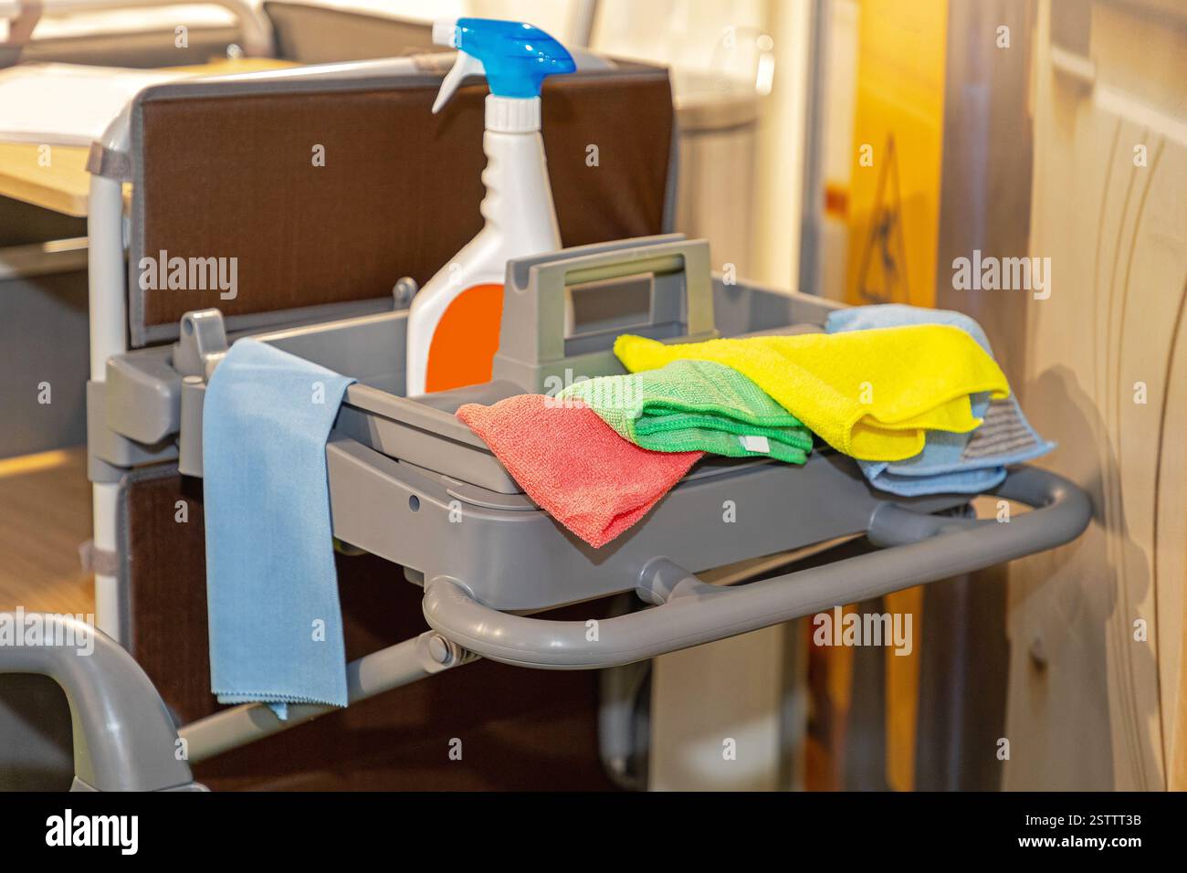 Spray cloth cloths hi-res stock photography and images - Alamy