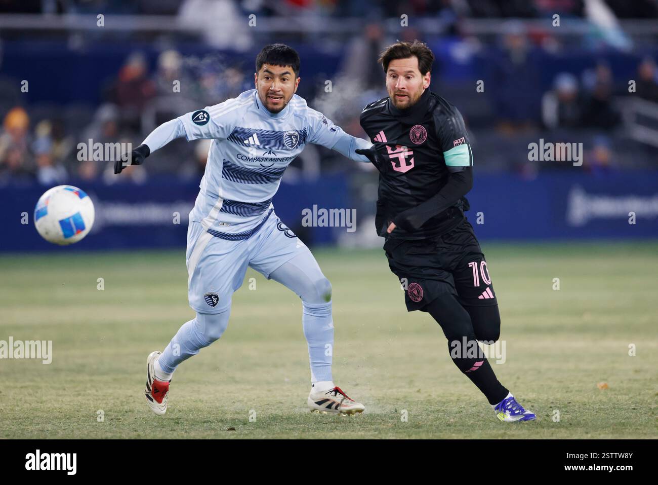 Sporting Kansas City midfielder Memo Rodríguez, left, and Inter Miami ...