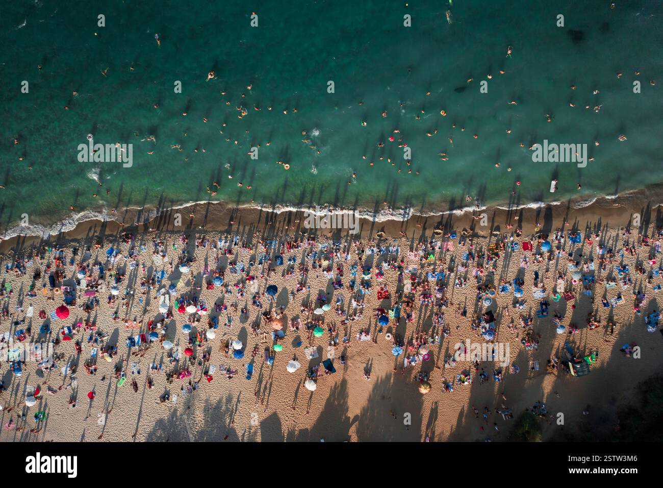 Aerial view people sunbathing hi-res stock photography and images - Alamy