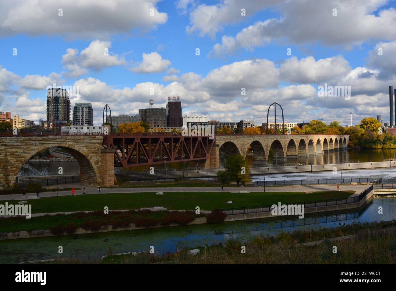 Stone Arch Bridge Minneapolis Minnesota Stock Photo - Alamy