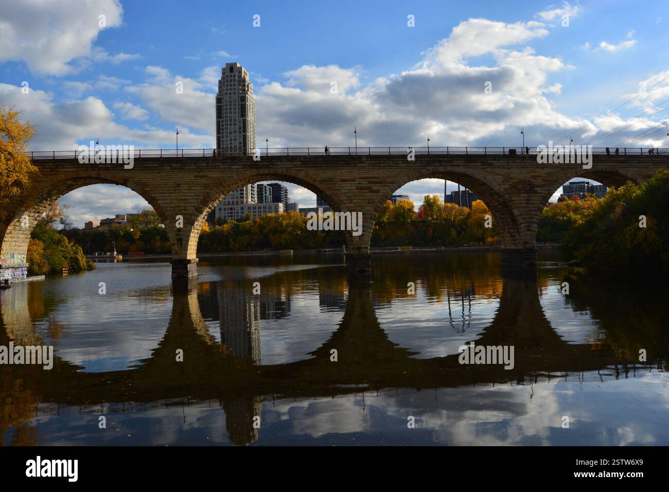 Stone Arch Bridge in Minneapolis, Minnesota Stock Photo - Alamy