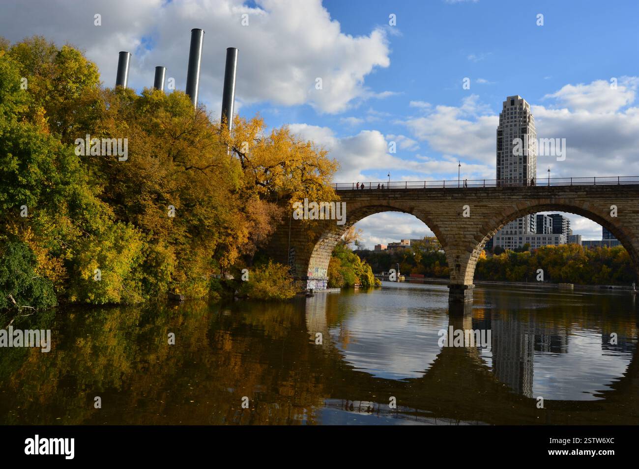 Stone Arch Bridge in Minneapolis, Minnesota Stock Photo - Alamy