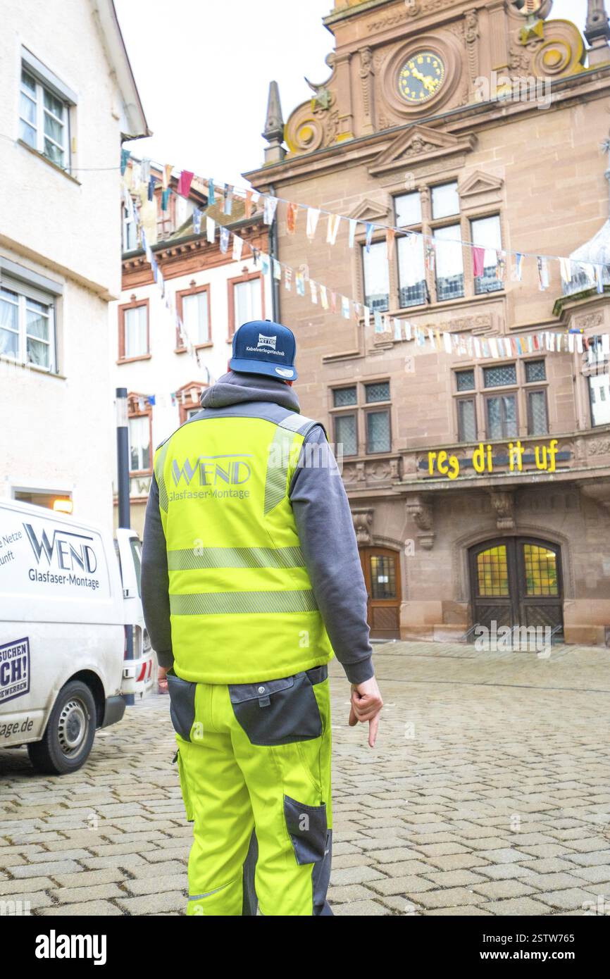 Workers in yellow warning clothing in front of a historic building in ...