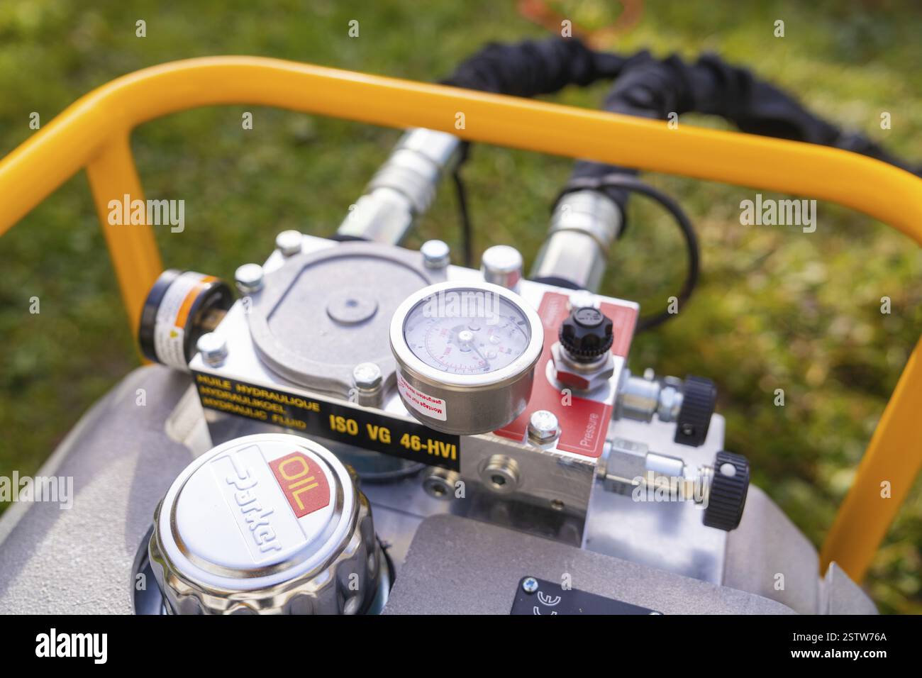 Hydraulic pump with pressure gauge and oil canister outdoors, Wend ...