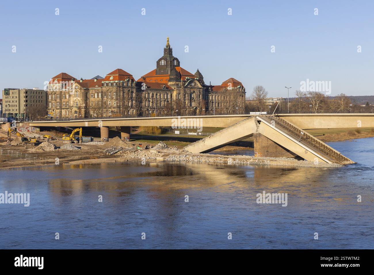After the partial collapse of the Carola Bridge, a dam was built for ...