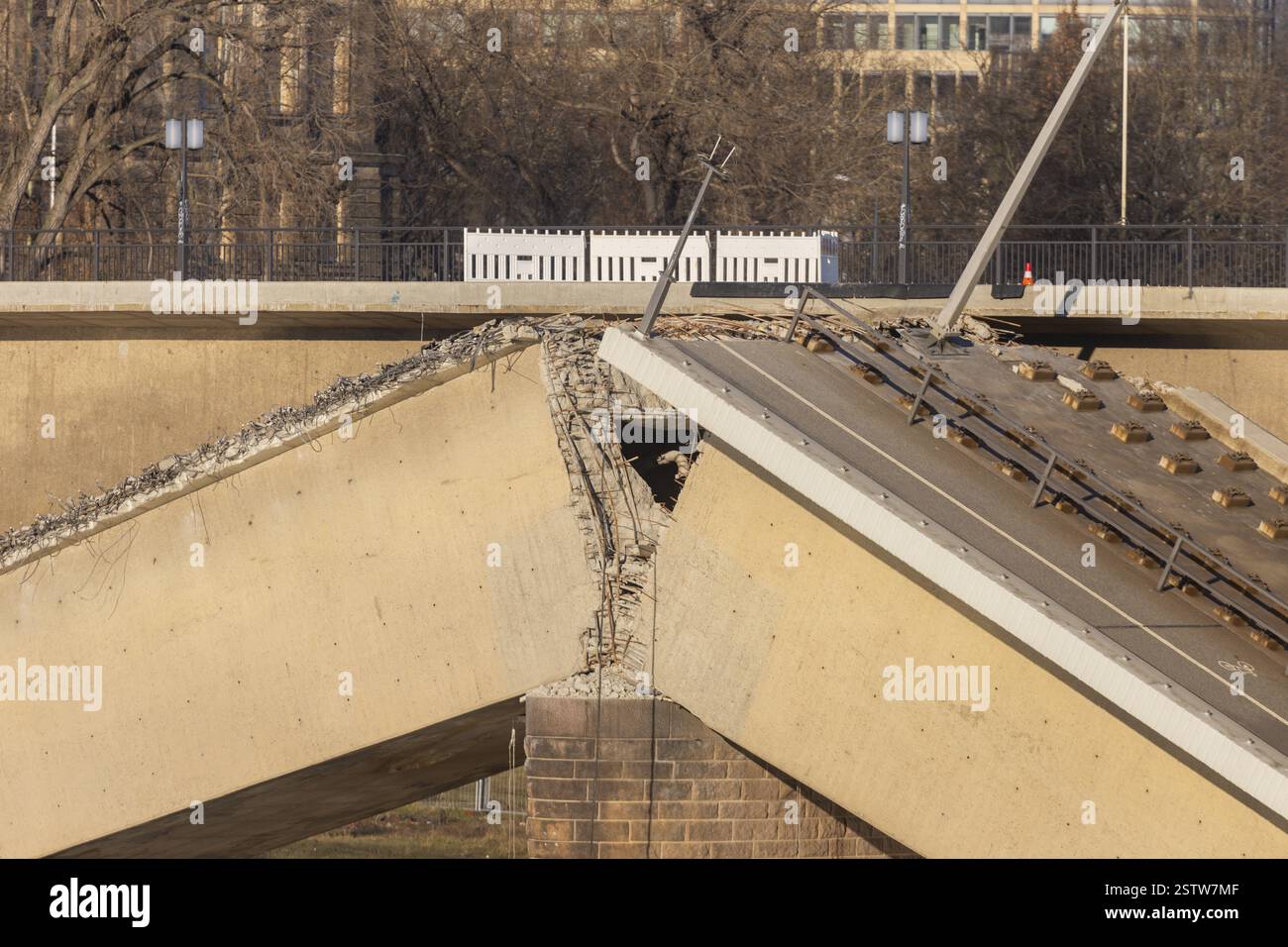After the partial collapse of the Carola Bridge, a dam was built for ...